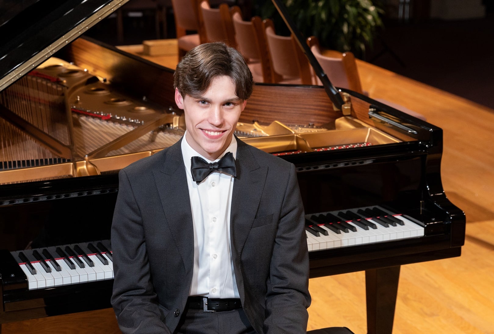 THE PIANIST IZIK-DZURKO, WINNER OF THE MARÍA CANALS COMPETITION, MAKES ...